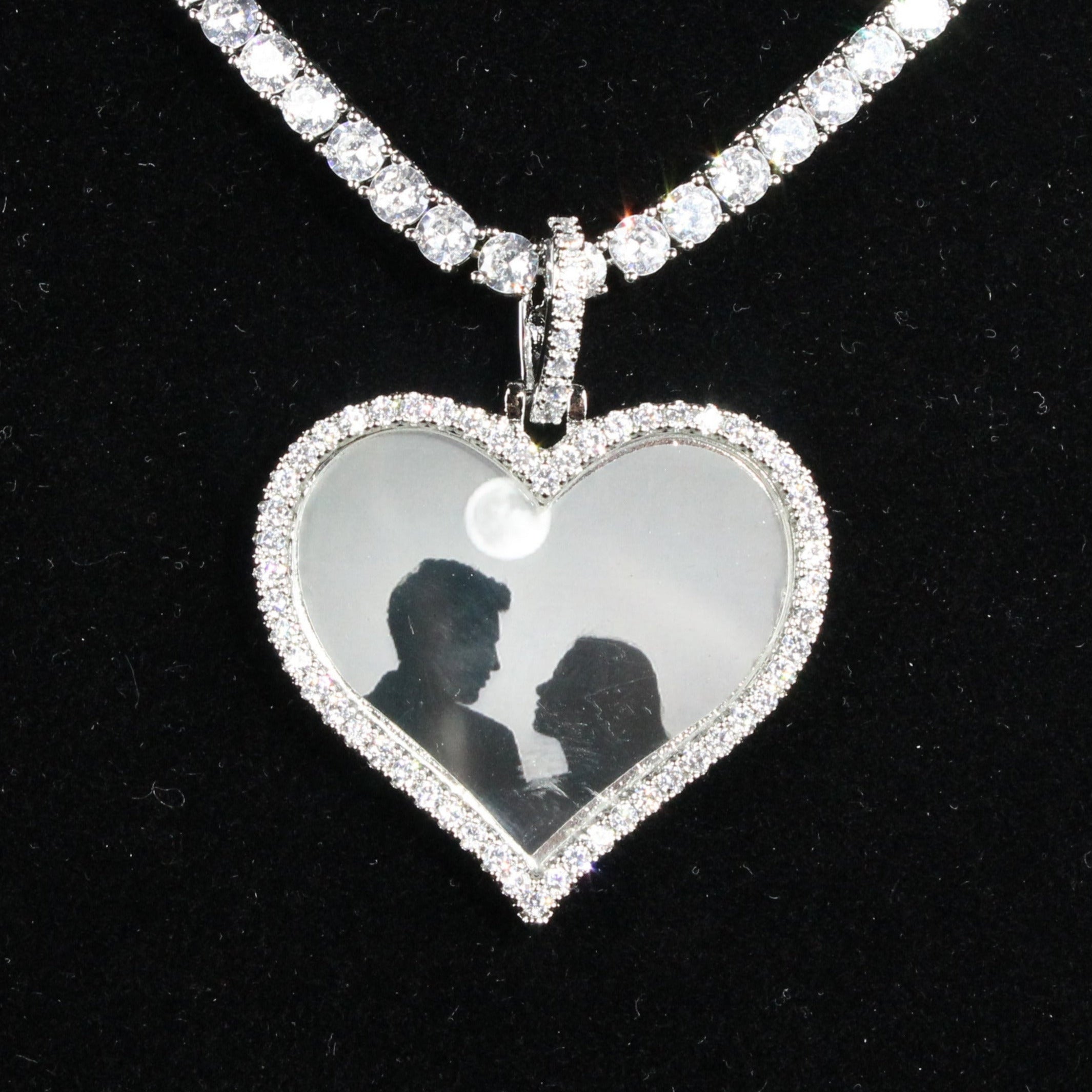 HEART-SHAPED CUSTOM PICTURE PENDANT – ICEEDRIP